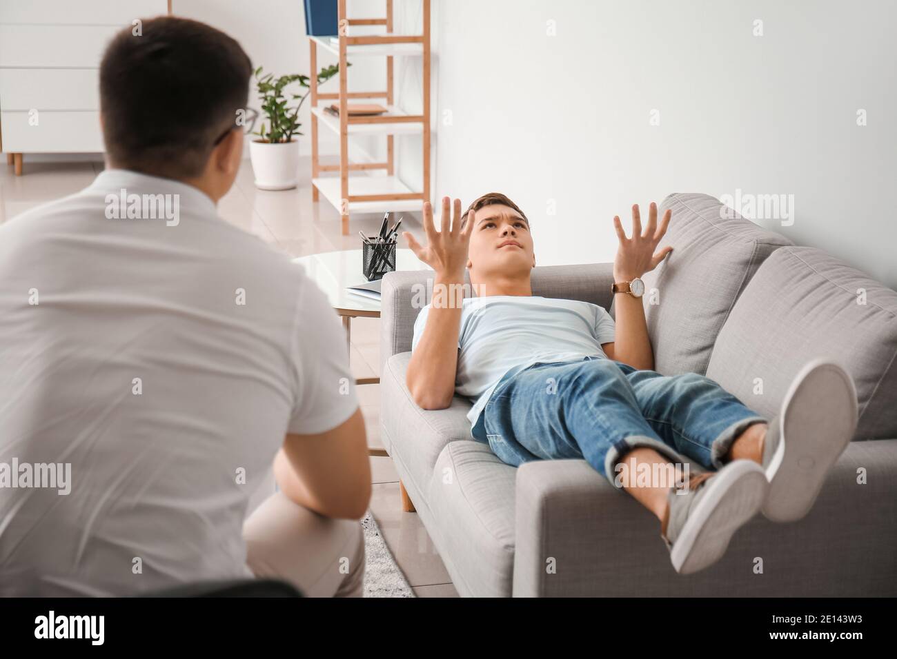 Teenage mental health service hi-res stock photography and images - Alamy