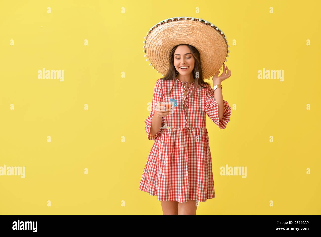 Woman sombrero margarita hi-res stock photography and images - Alamy