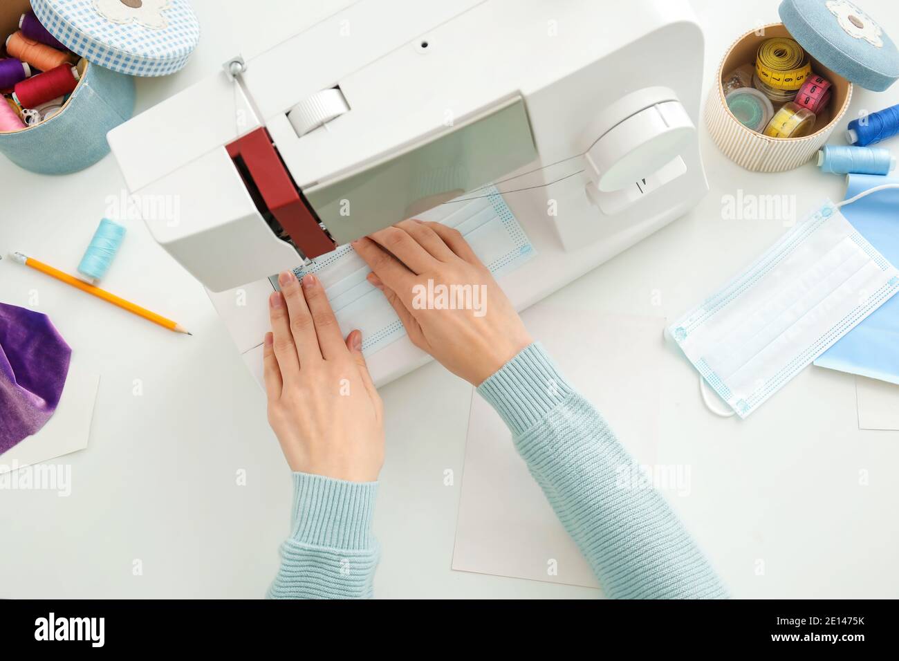 Machine making medical face masks hi-res stock photography and images ...
