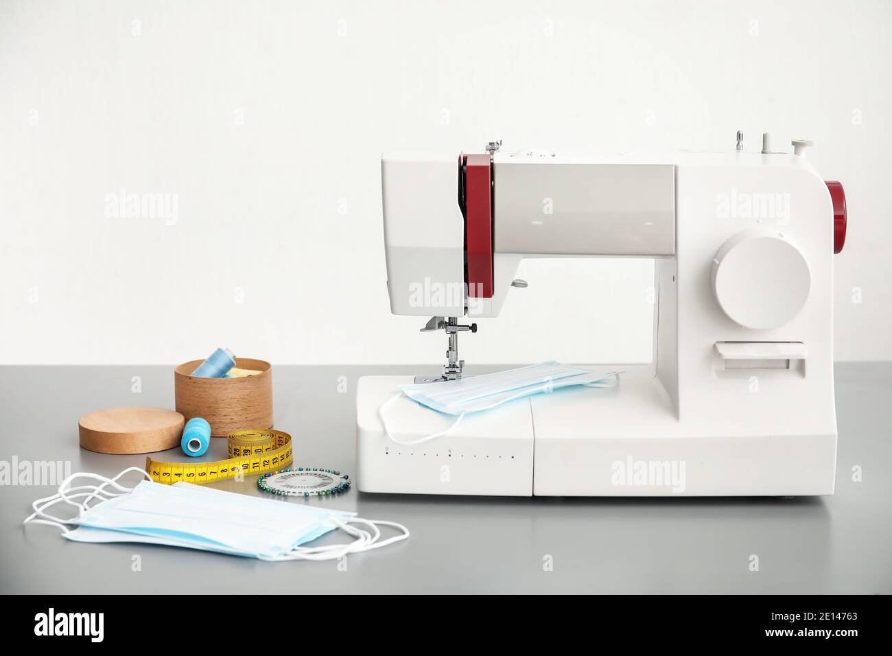 Machine making medical face masks hi-res stock photography and images ...