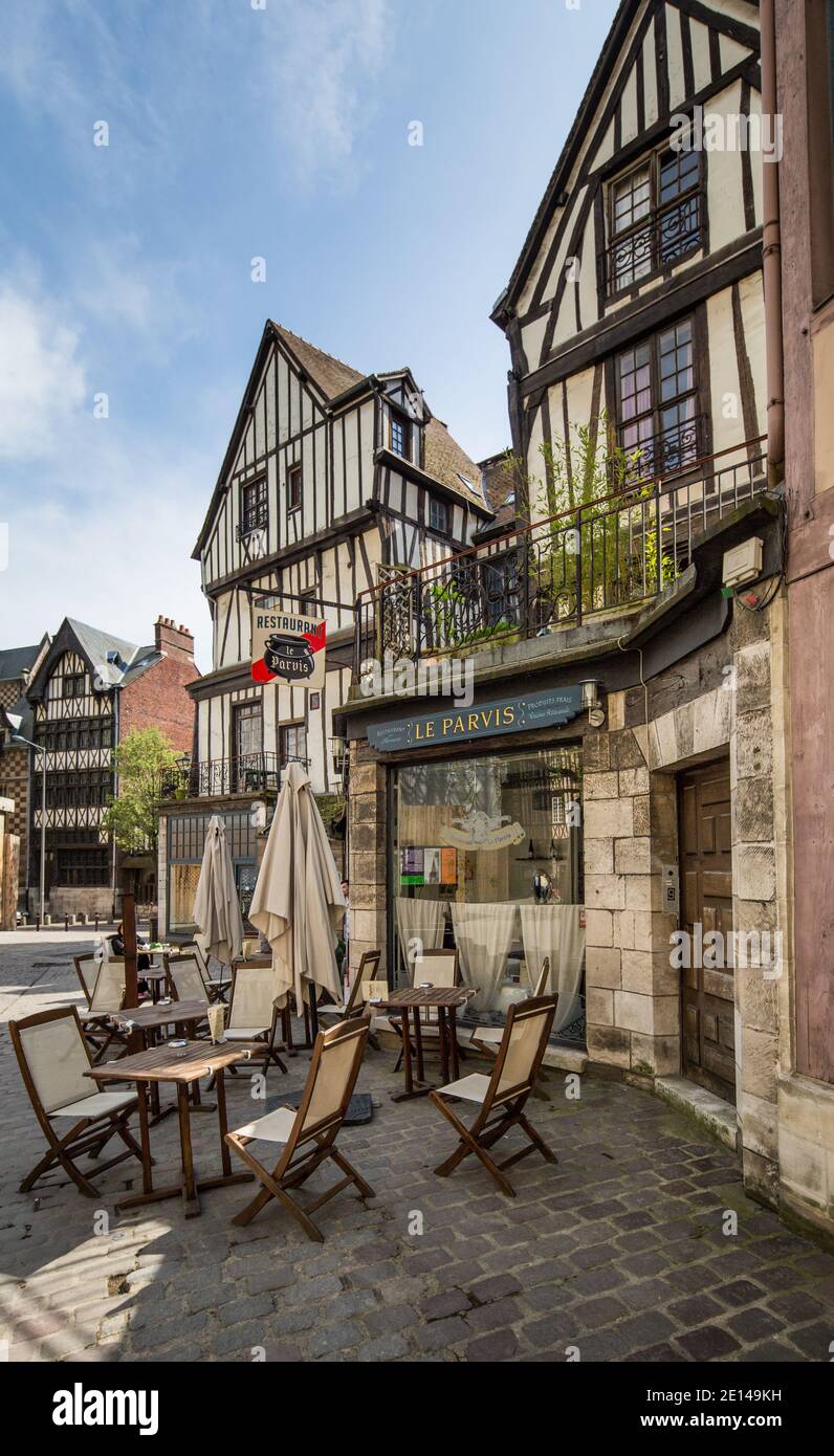 Traditional french restaurant hi-res stock photography and images - Alamy