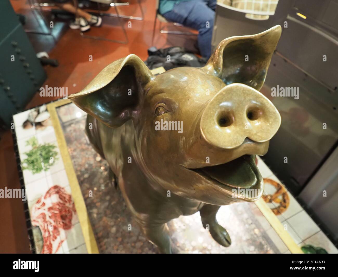 Pork statue hi-res stock photography and images - Alamy