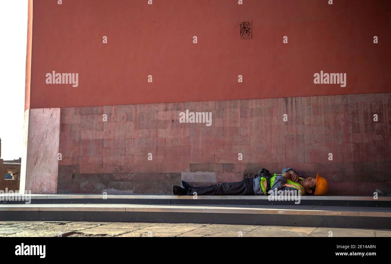 Sleeping construction worker hi-res stock photography and images - Alamy