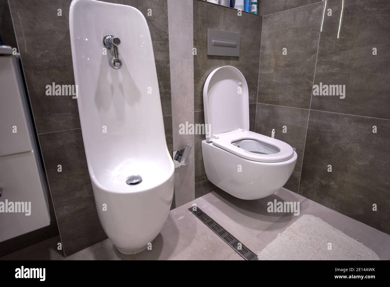 Bathroom inside modern home hi-res stock photography and images - Alamy