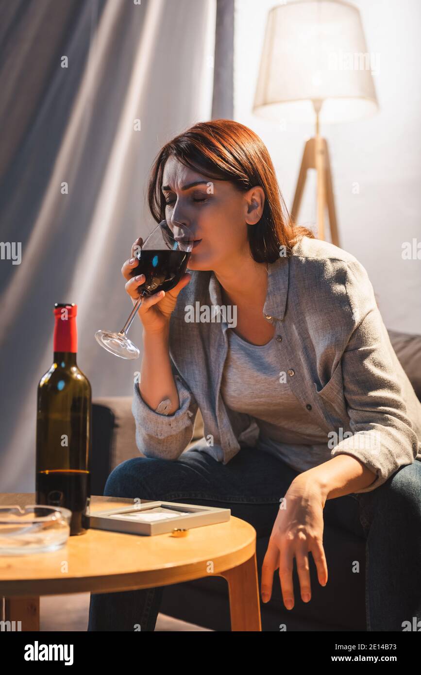 Crying table frame hi-res stock photography and images - Alamy