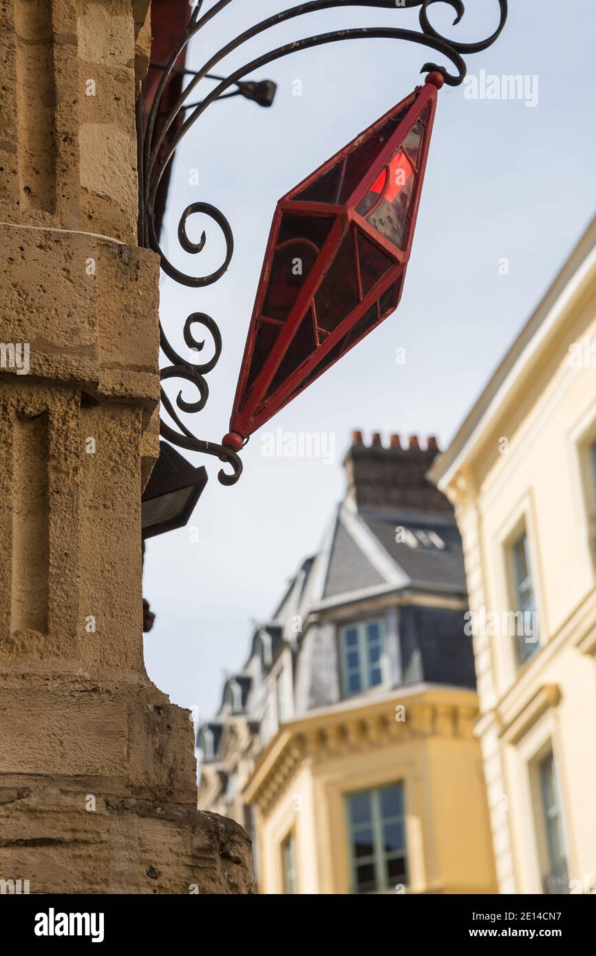 Red street light hi-res stock photography and images - Alamy
