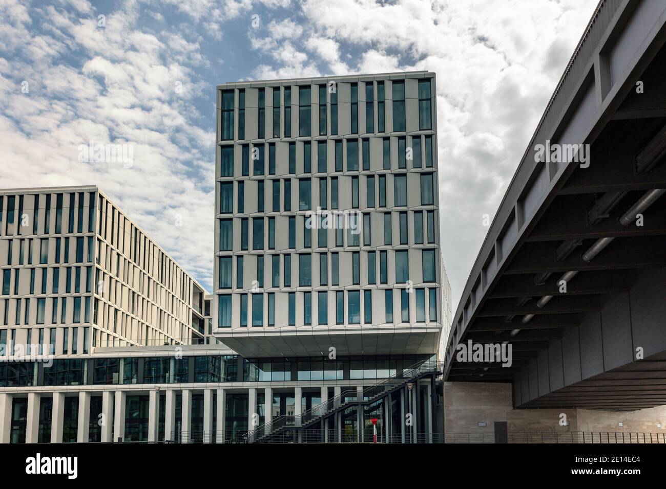 Moderne finanzen hi-res stock photography and images - Alamy