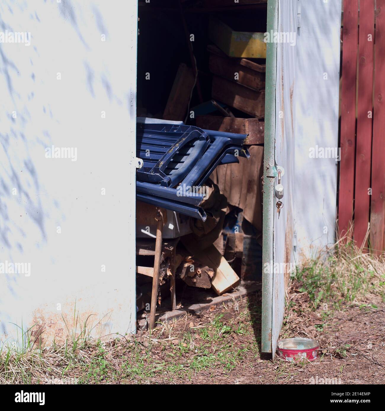 Discarded household hi-res stock photography and images - Alamy