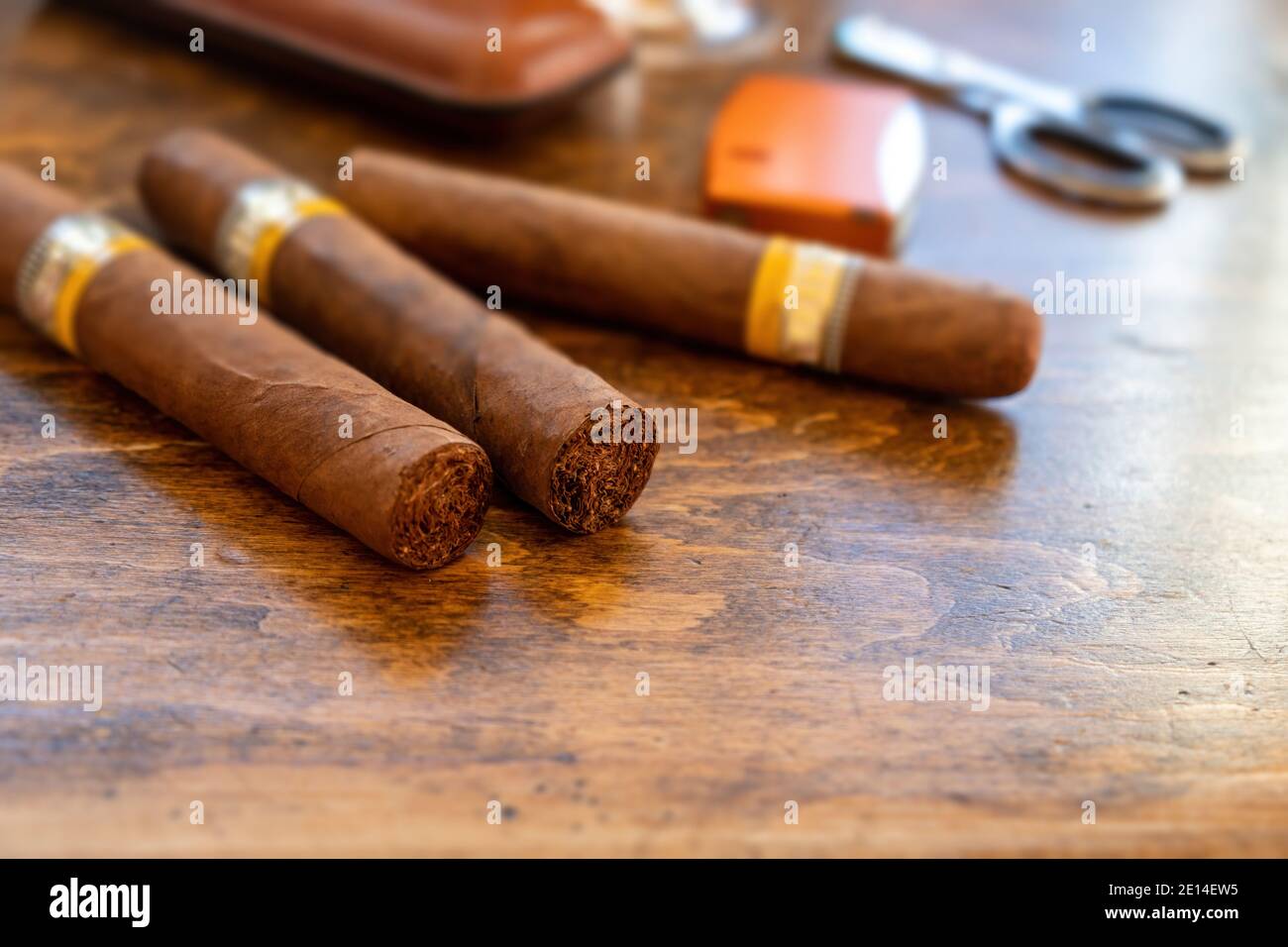 Cigar box on desk hi-res stock photography and images - Alamy
