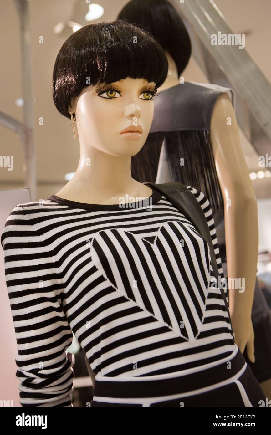 Store mannequin hi-res stock photography and images - Alamy