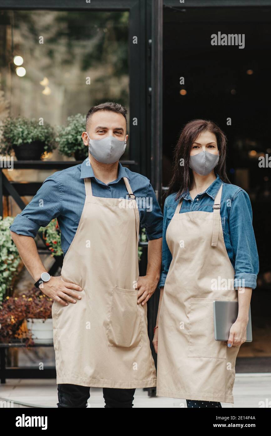 Friendly service hi-res stock photography and images - Alamy