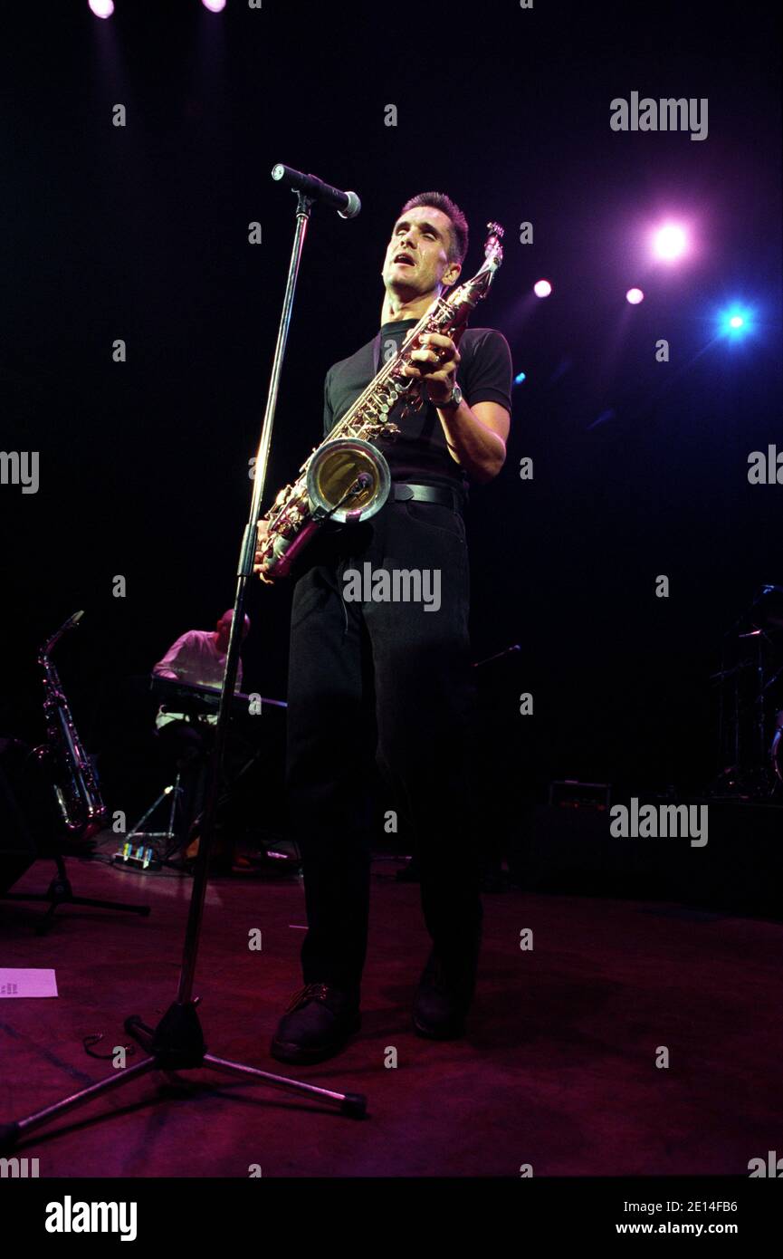 Curtis stigers singer hi-res stock photography and images - Alamy