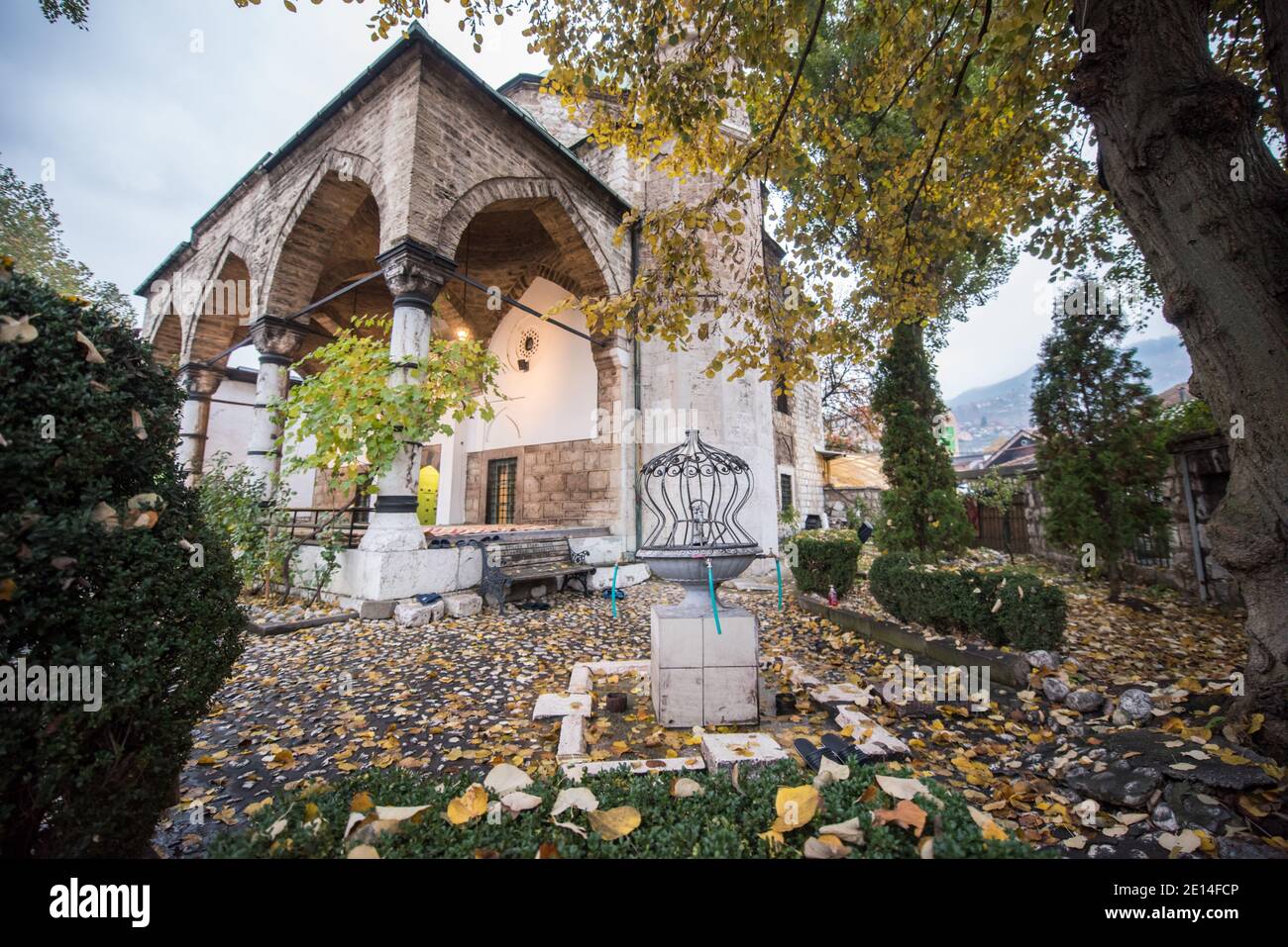 Mosque with fountain in front Sadrvan Stock Photo - Alamy