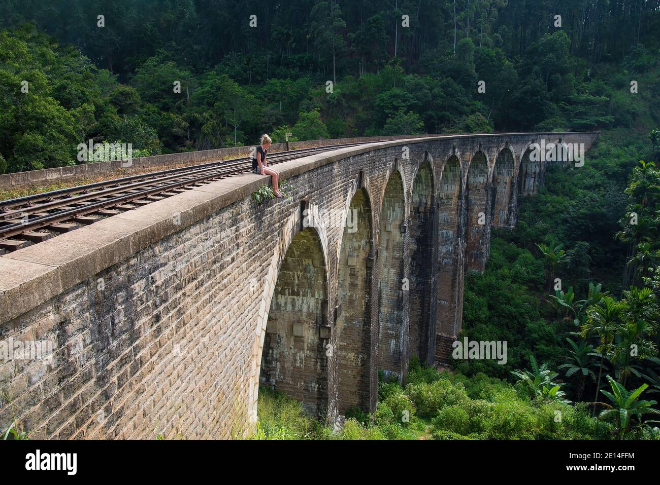 9 arch viaduct hi-res stock photography and images - Alamy