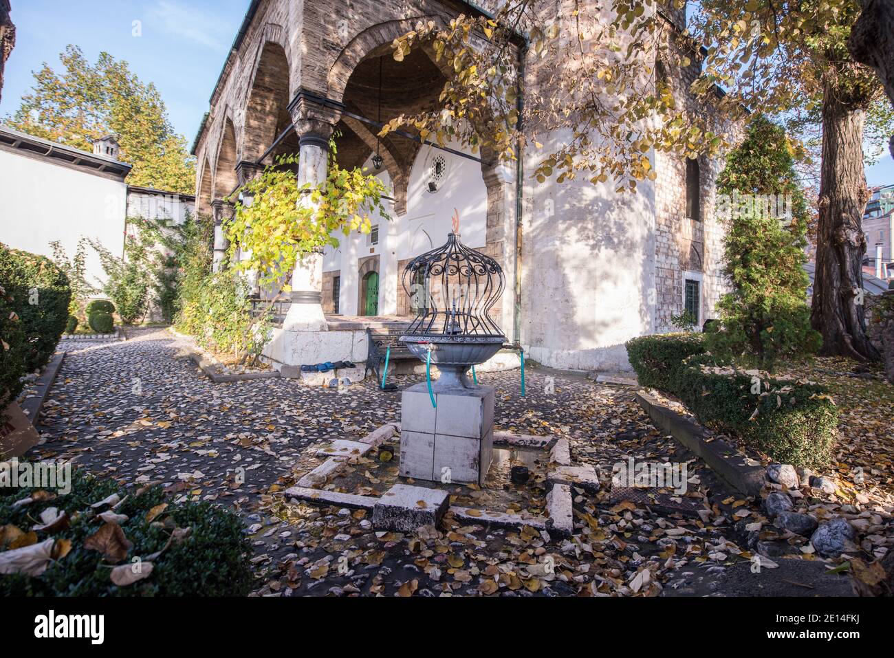 Mosque with fountain in front Sadrvan Stock Photo - Alamy
