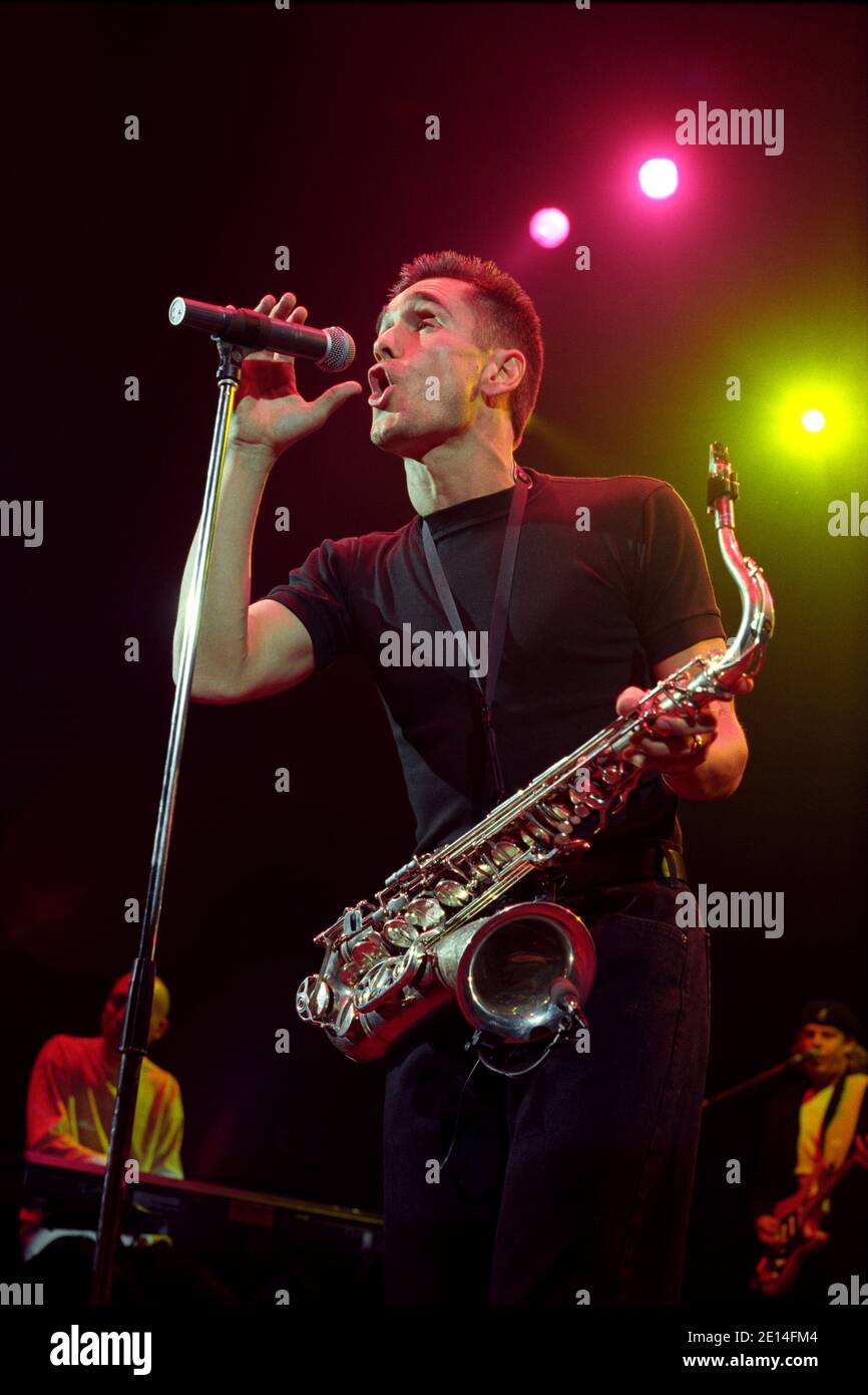 Curtis stigers singer hi-res stock photography and images - Alamy