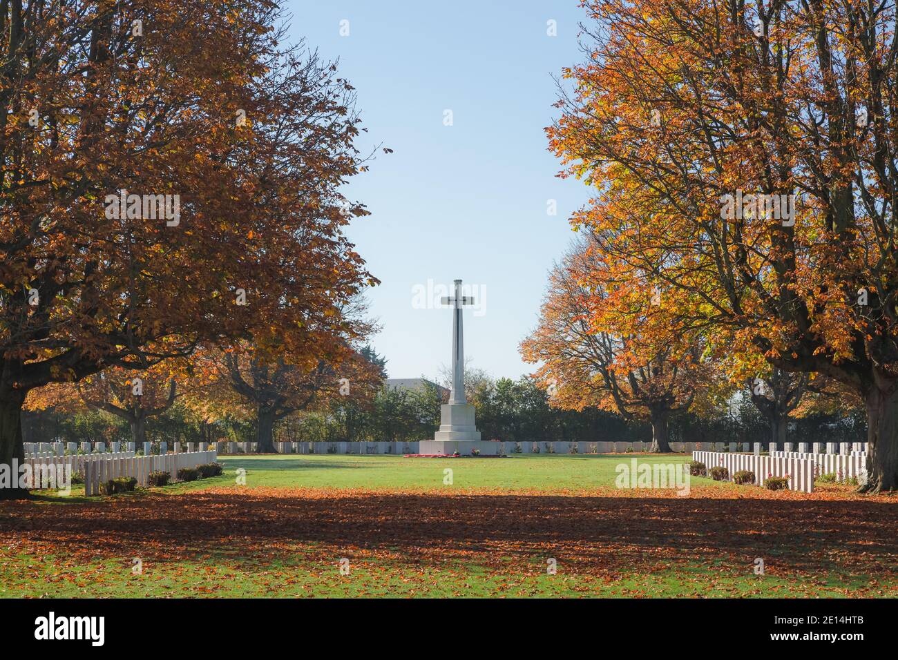 The Bayeux War Cemetery is the largest Second World War cemetery of ...