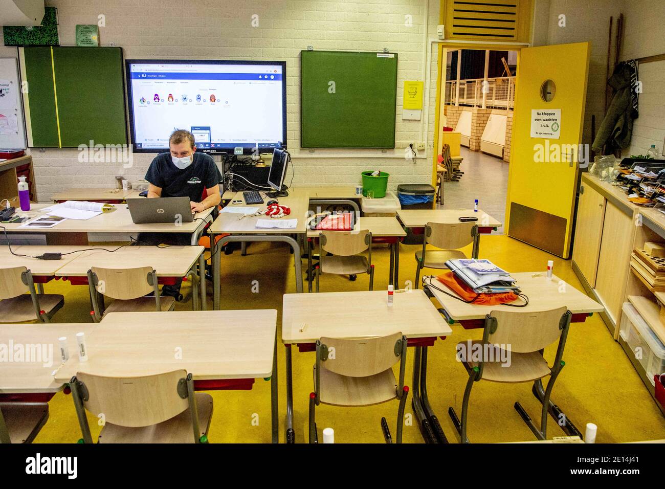 Covid school classroom netherlands hi-res stock photography and images ...