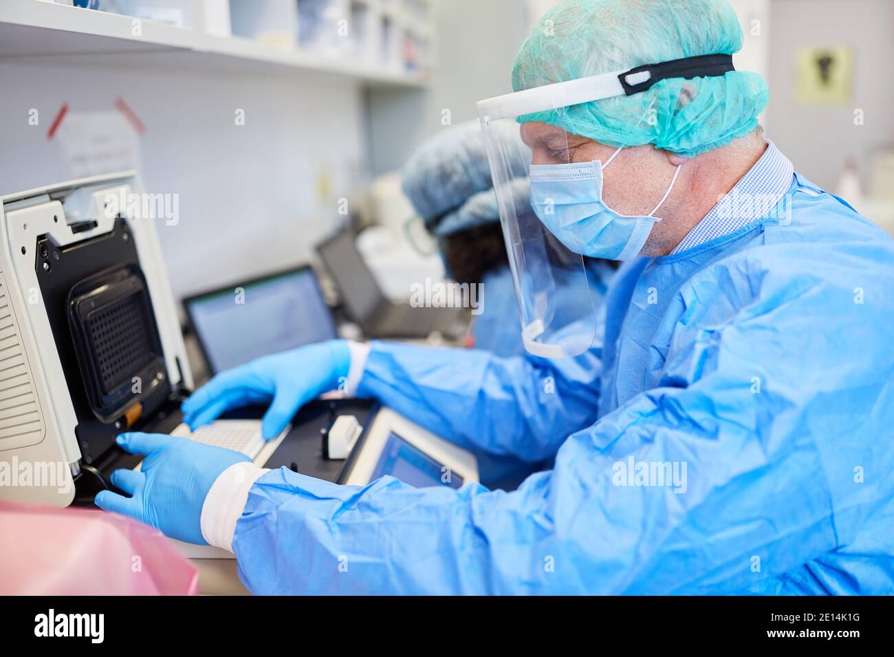 Pcr test hi-res stock photography and images - Alamy