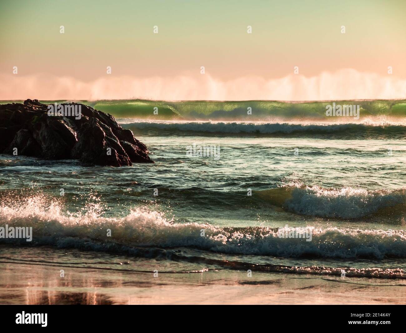 Pulsating waves hi-res stock photography and images - Alamy
