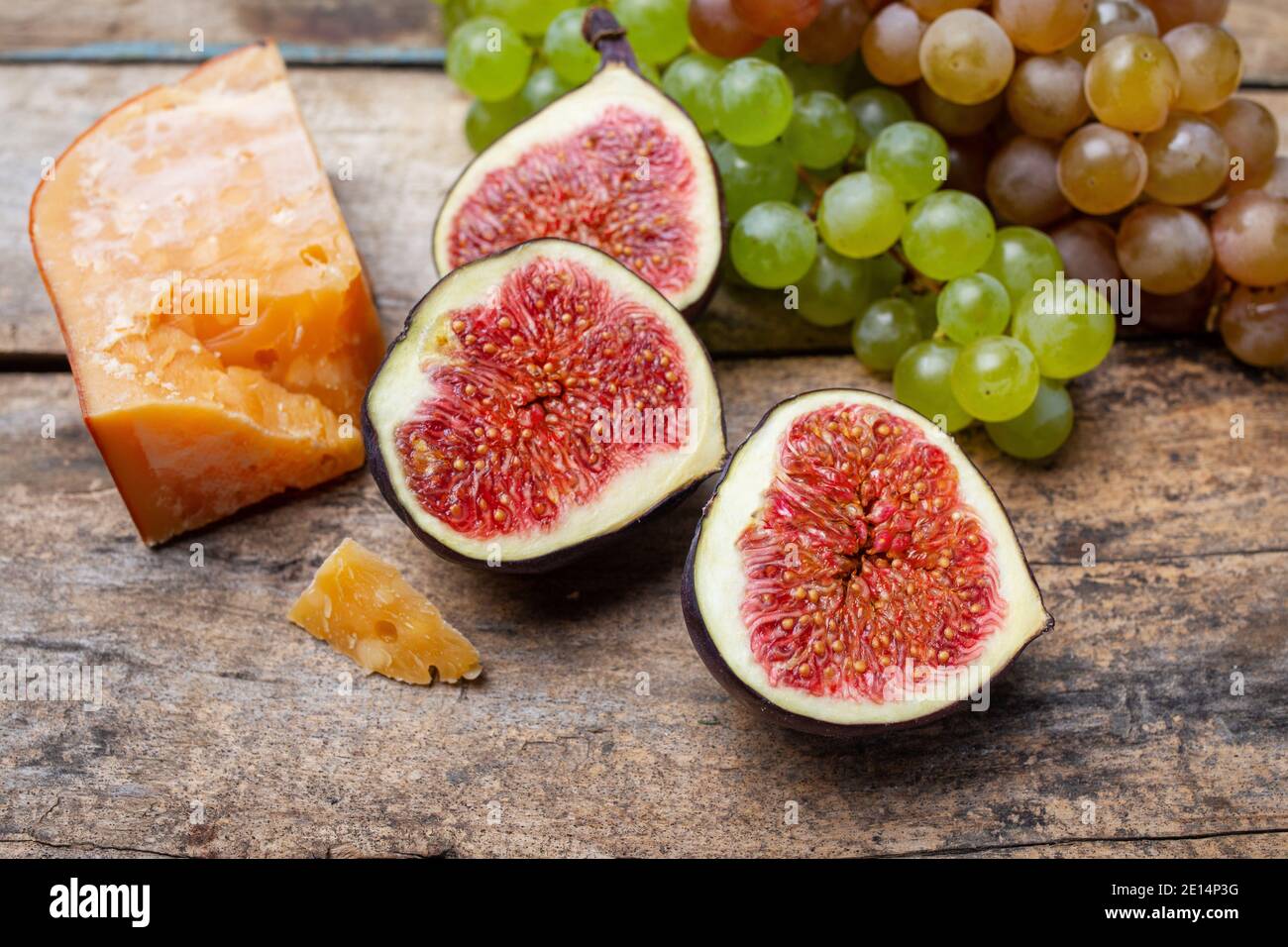 Figs and grapes hi-res stock photography and images - Alamy