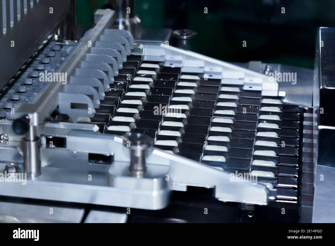 Medical device manufacturing hi-res stock photography and images - Alamy