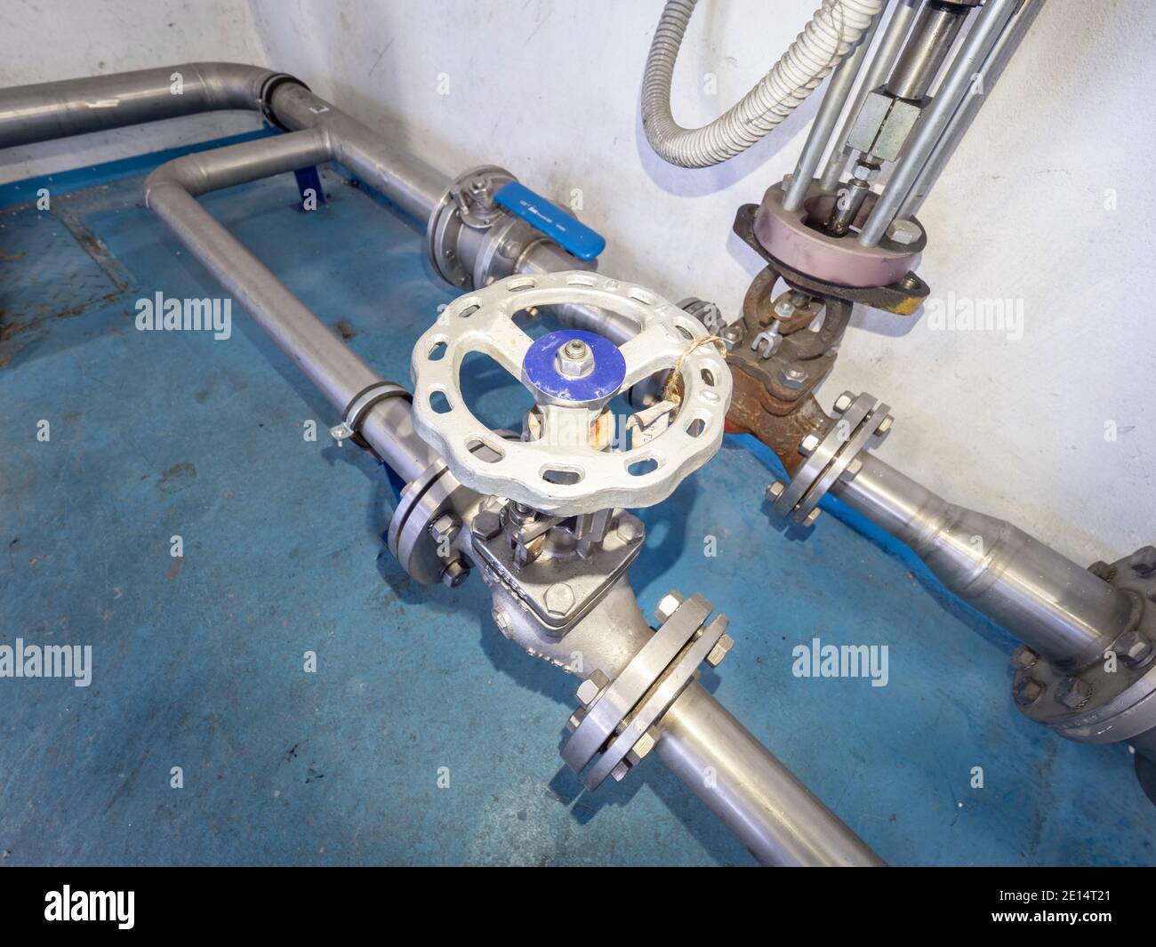 Steam pipe floor hi-res stock photography and images - Alamy