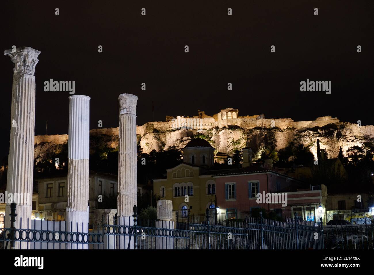 Athens - December 2019: night view of the Acropolis Stock Photo - Alamy