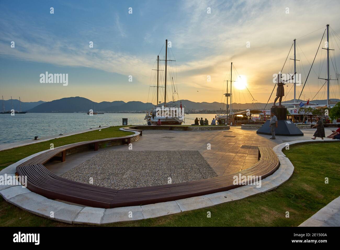 MARMARIS, TURKEY - April 28, 2018: Seafront promenade in Marmaris city ...
