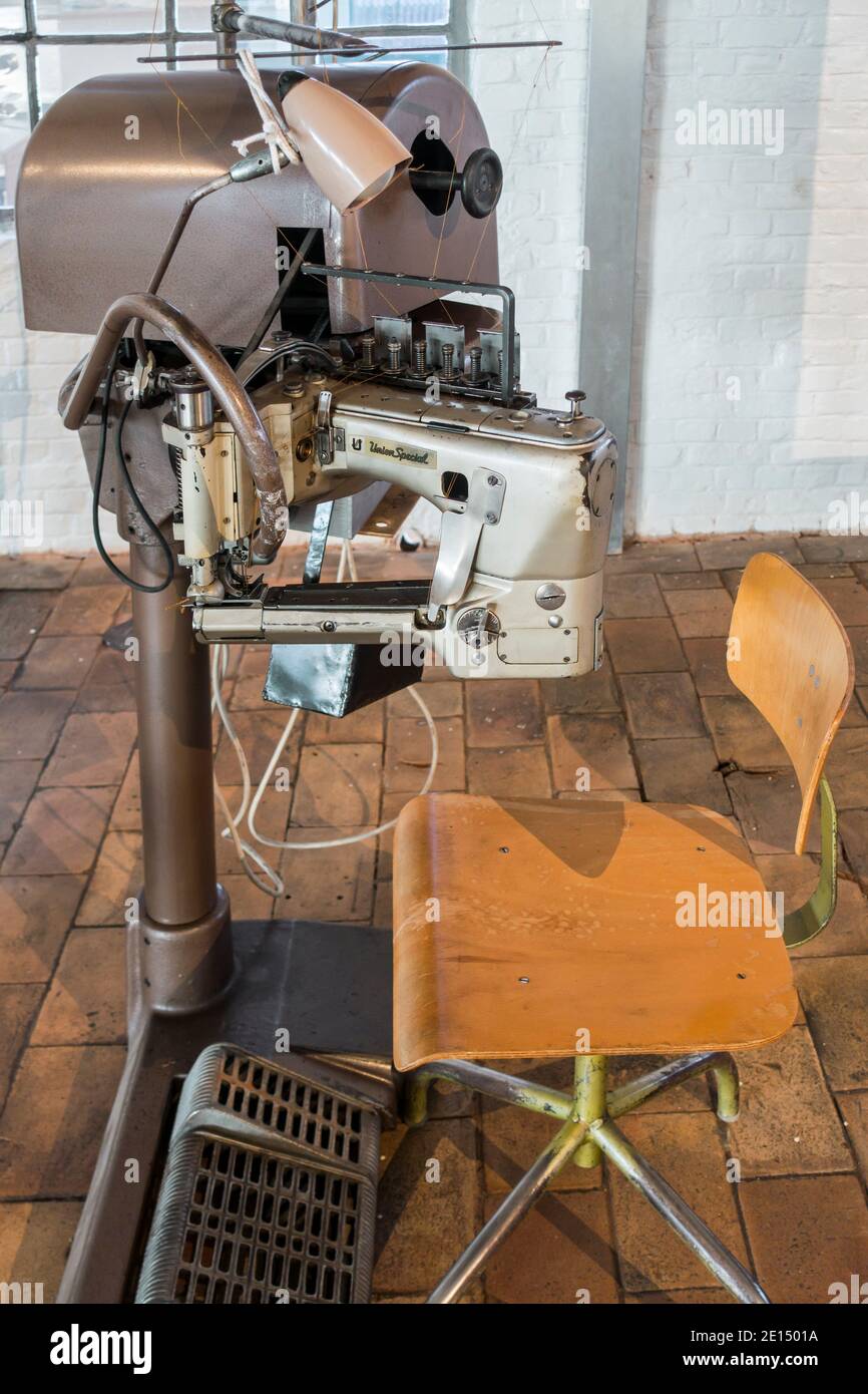 Industrial sewing machine hi-res stock photography and images - Alamy