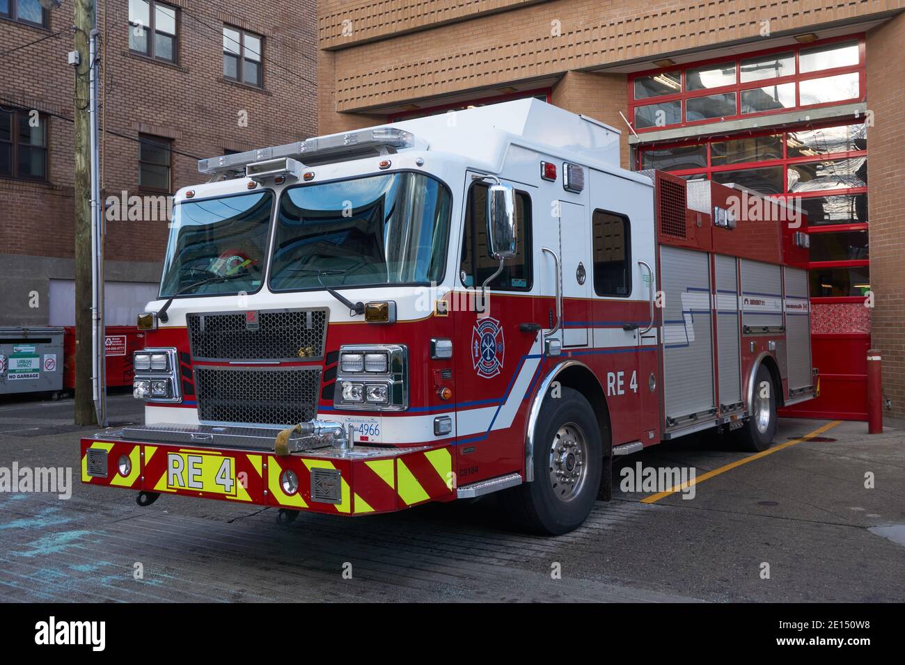 2016 Spartan Gladiator Sirius LFD / Smeal engine fire truck parked ...