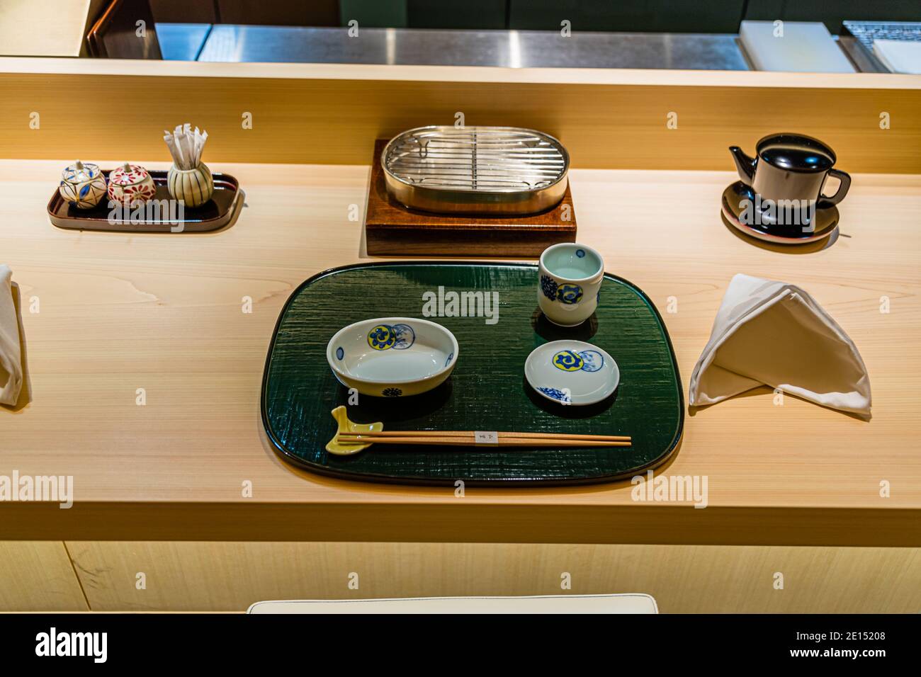 White japanese porcelain plate hi-res stock photography and images - Alamy