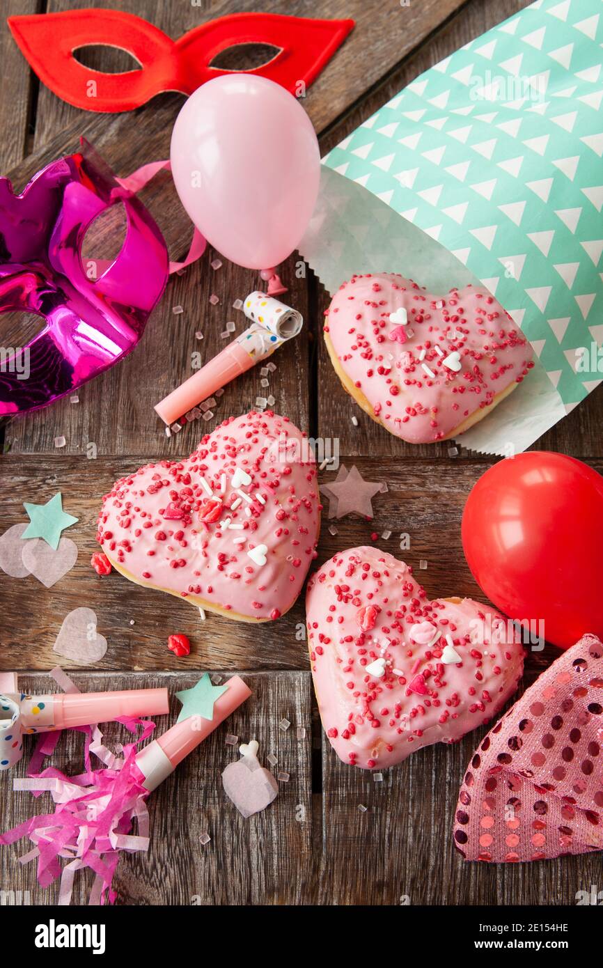 Rosa donut streusel hi-res stock photography and images - Alamy