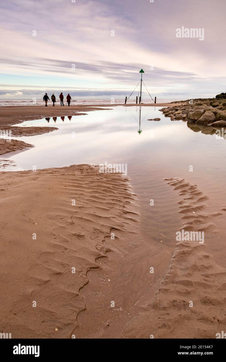 Wales beach family hi-res stock photography and images - Alamy
