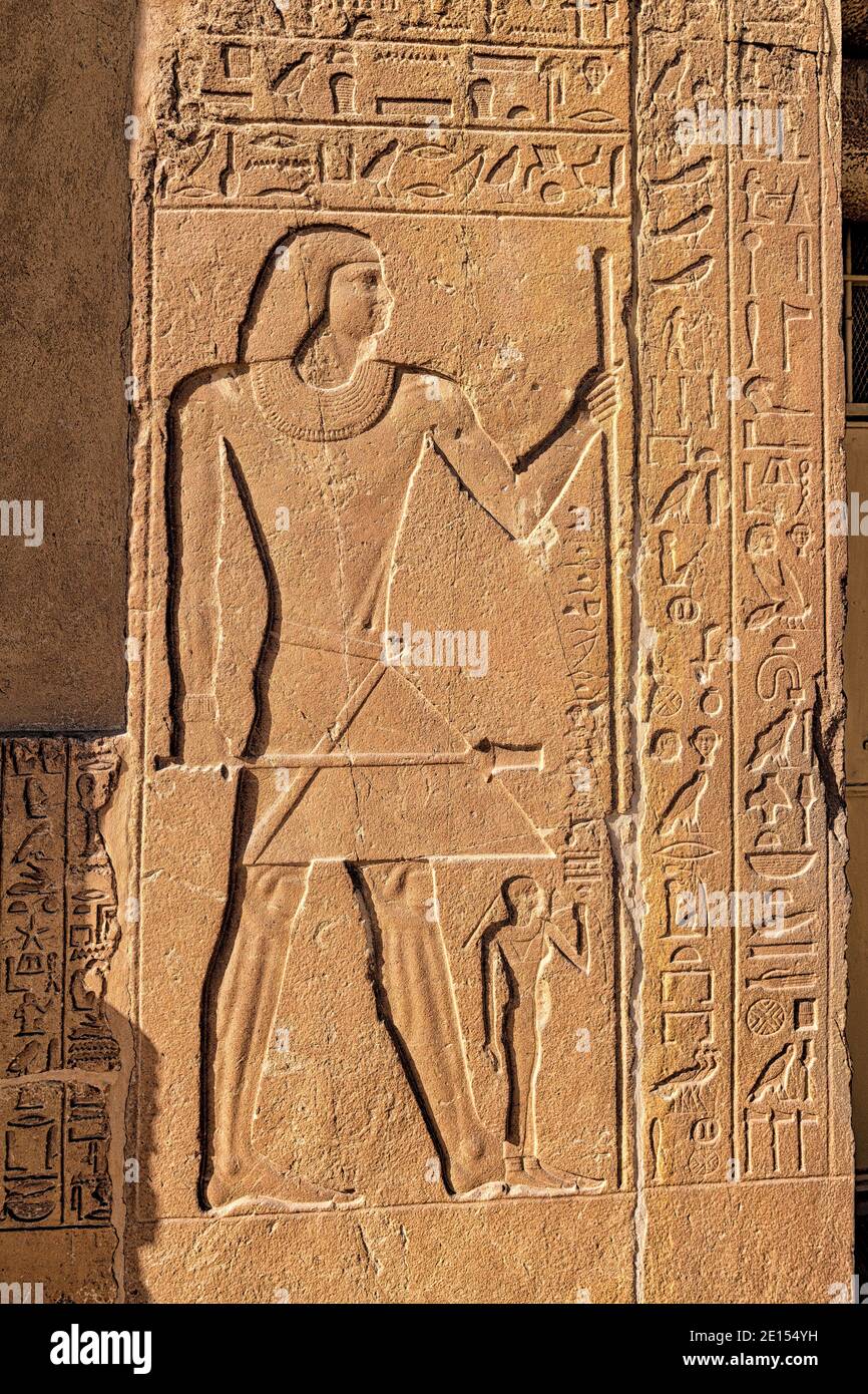 Standing figure of Mereruka on the left Hand side of the tall narrow ...
