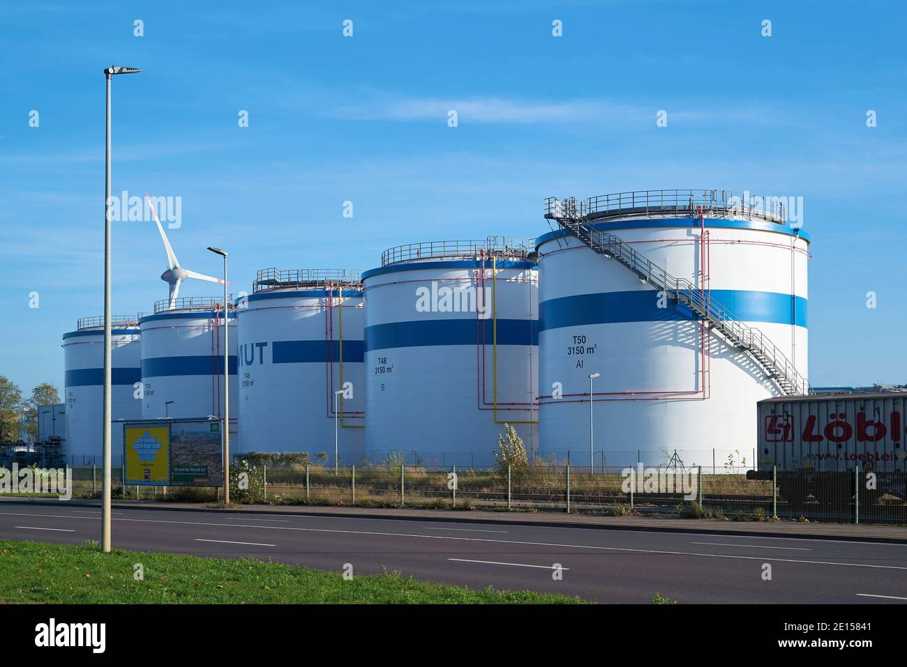 Storage tanks installation hi-res stock photography and images - Alamy