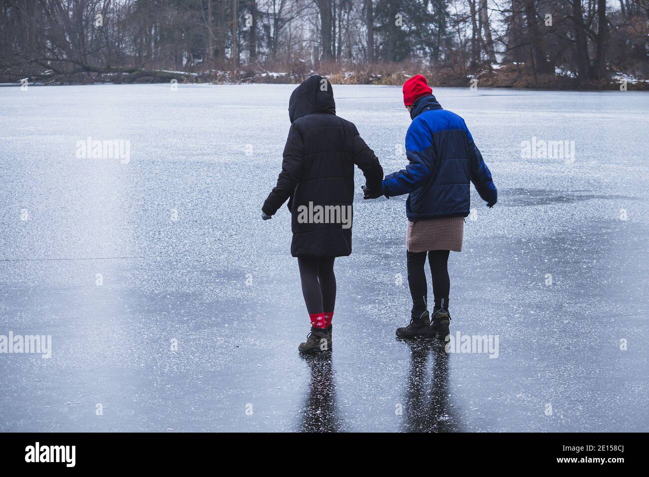 Women on the shore hi-res stock photography and images - Alamy