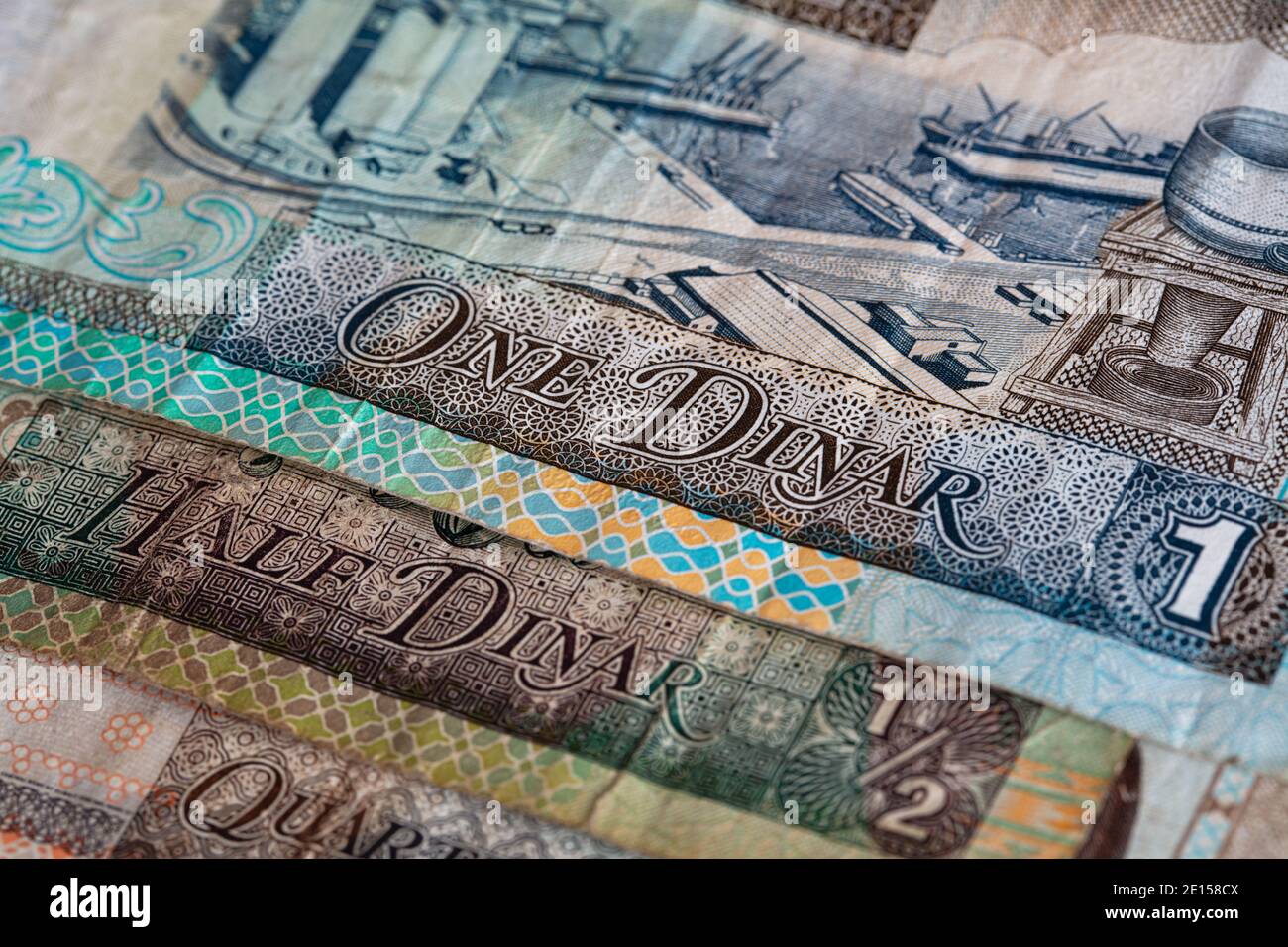 Closeup of Kuwaiti Dinar banknotes (one, half and quarter Stock Photo ...
