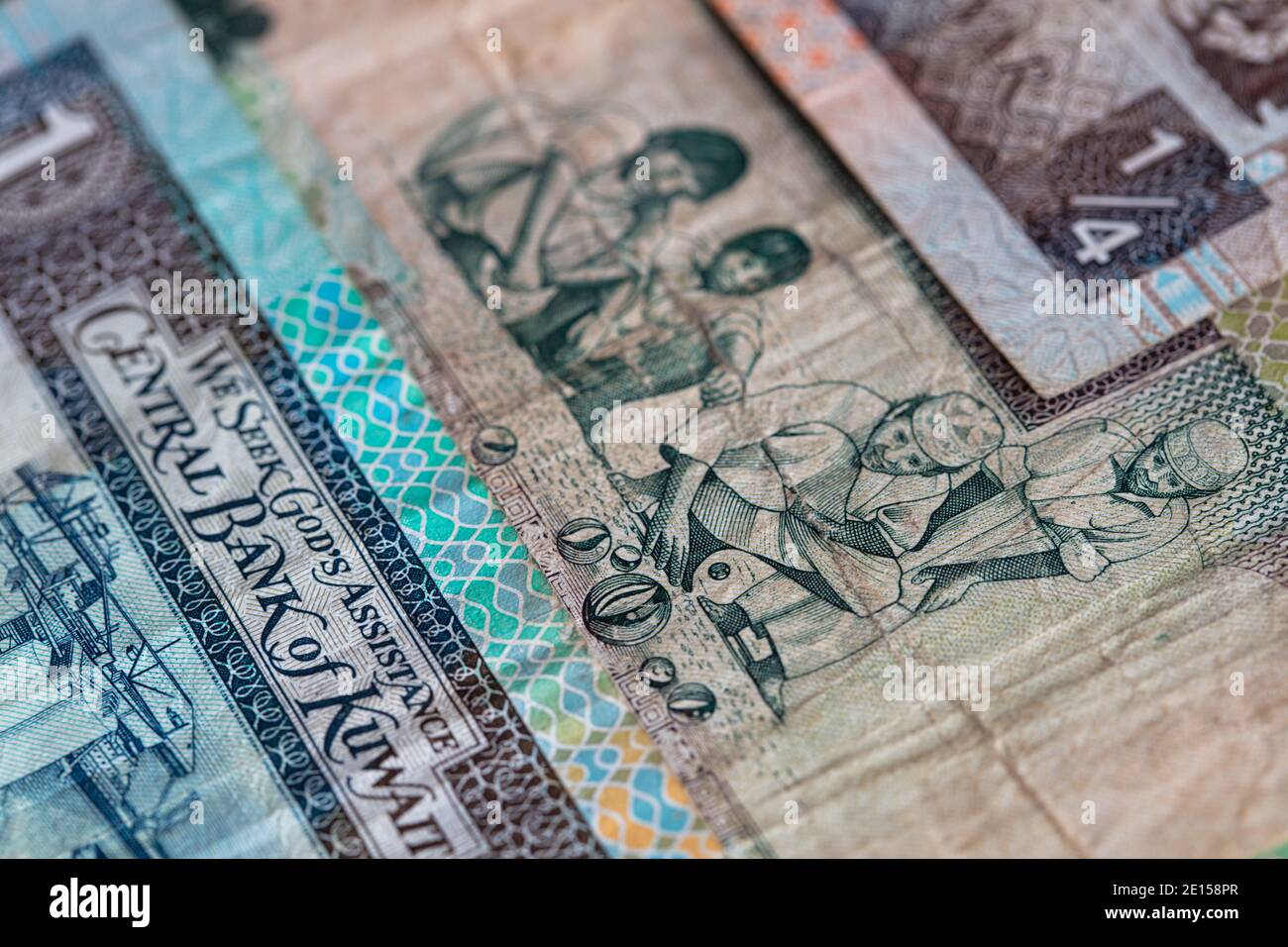 Closeup of Kuwaiti Dinar banknotes (one, half and quarter Stock Photo ...