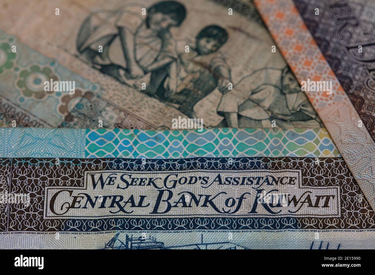 Closeup of Kuwaiti Dinar banknotes (one, half and quarter Stock Photo ...