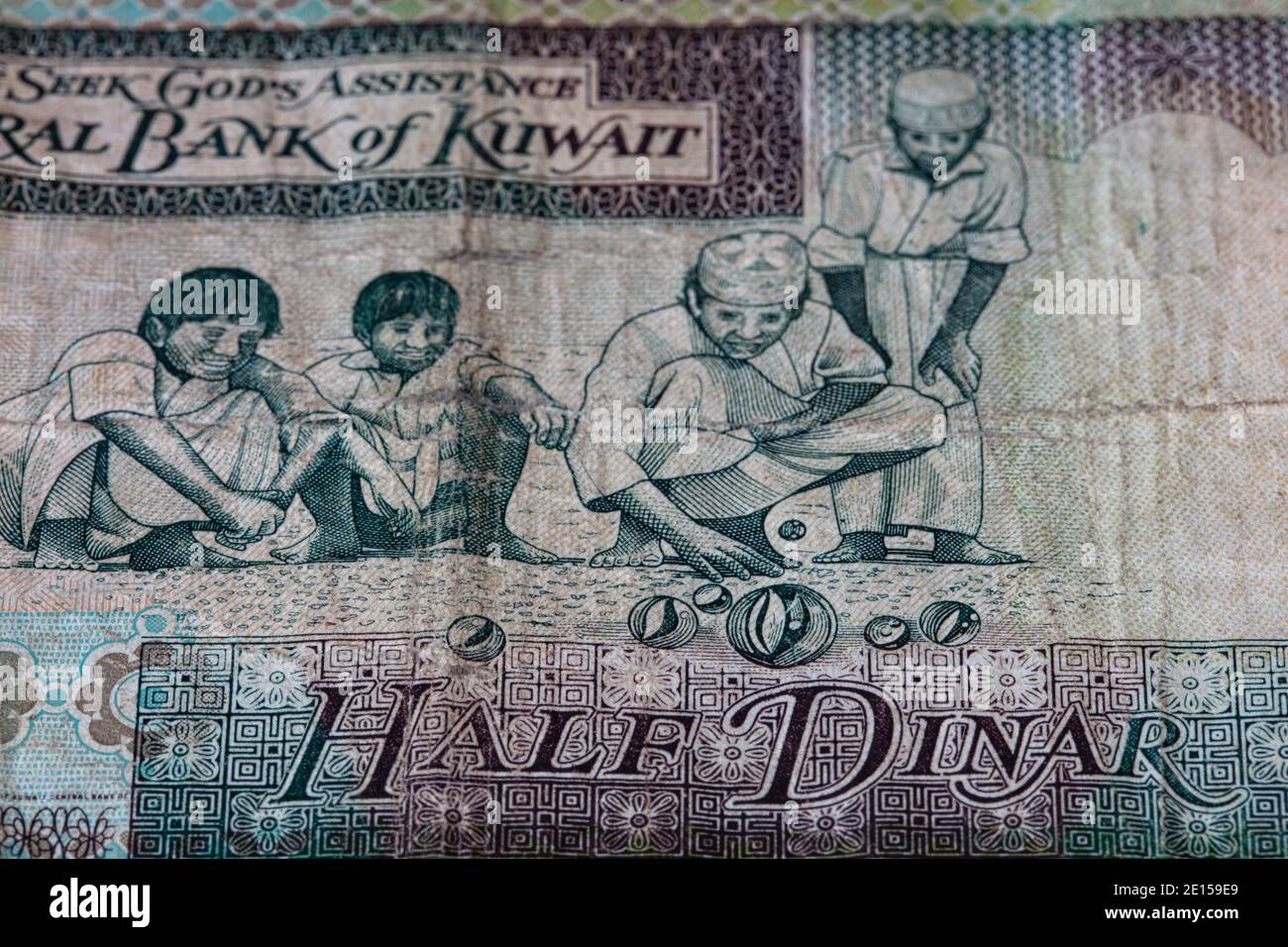 Kuwaiti dinar bank note hi-res stock photography and images - Alamy