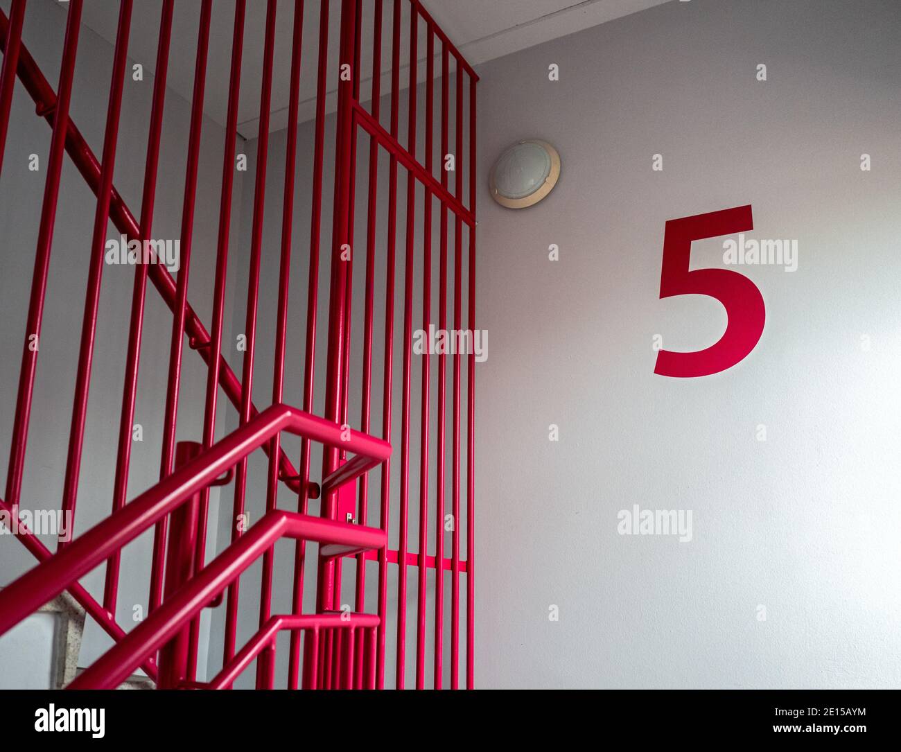 5 floor staircase hi-res stock photography and images - Alamy