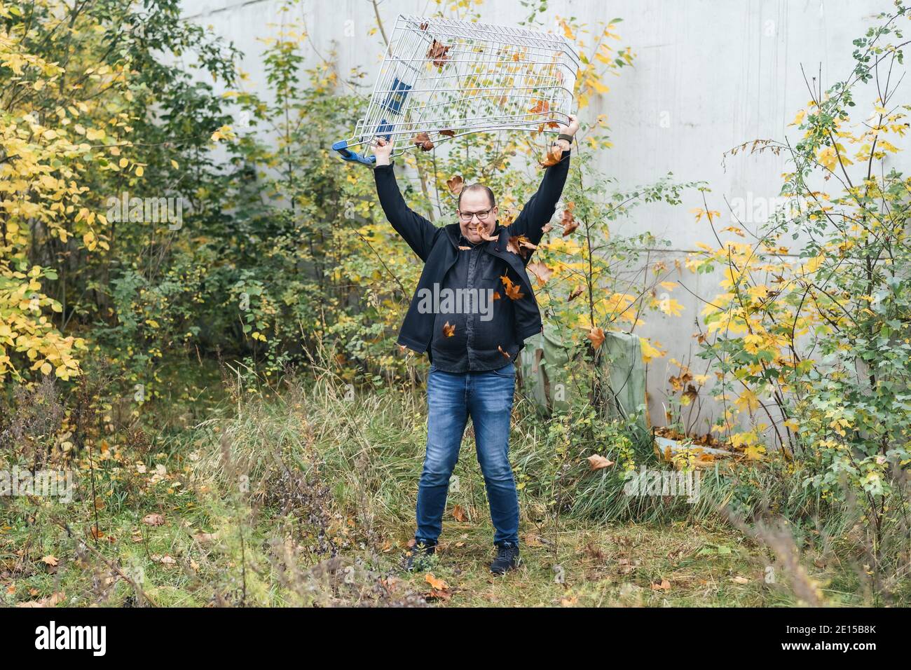 picture of a young man who lifts a shopping trolley over his head Stock ...
