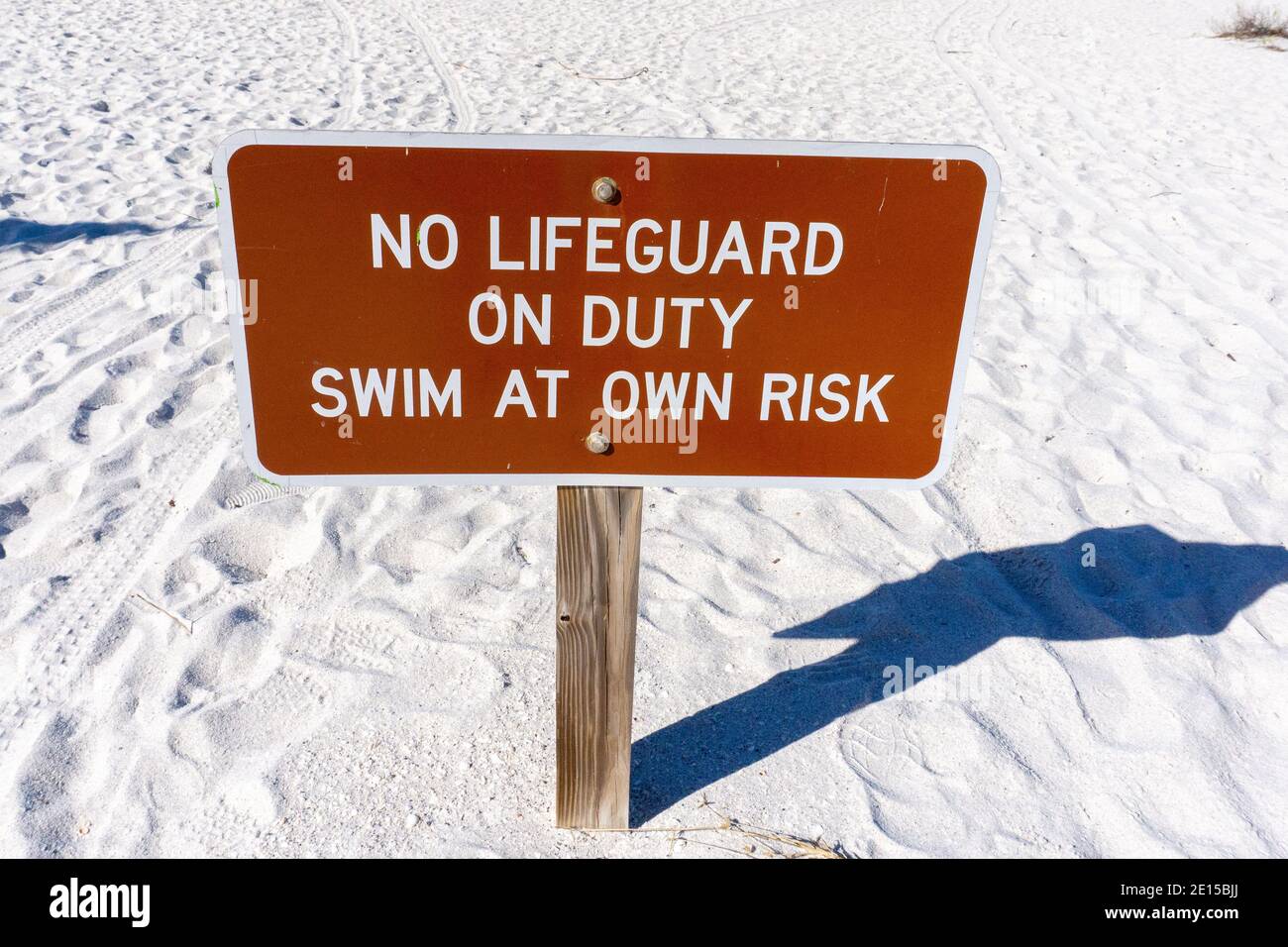 No lifeguard on beach sign hi-res stock photography and images - Alamy