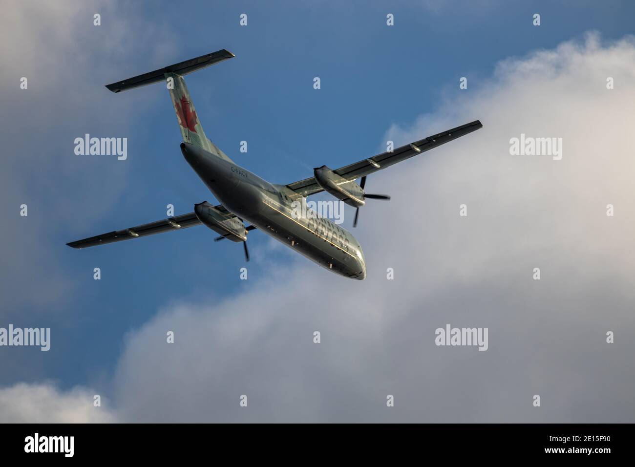 Air canada express dash 8 300 hi-res stock photography and images - Alamy