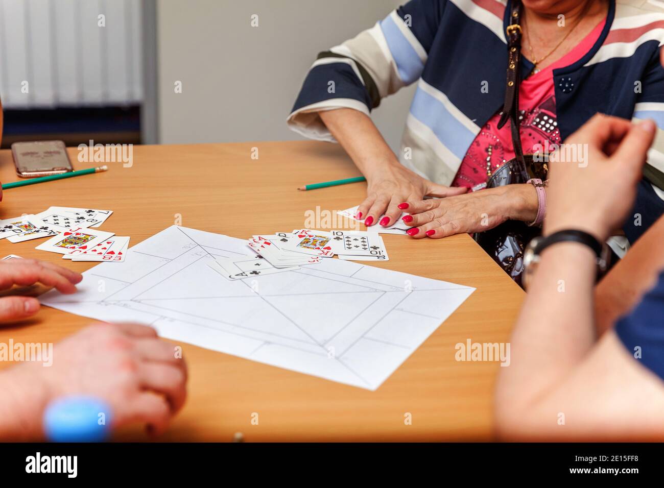 Asian family playing cards hi-res stock photography and images - Alamy