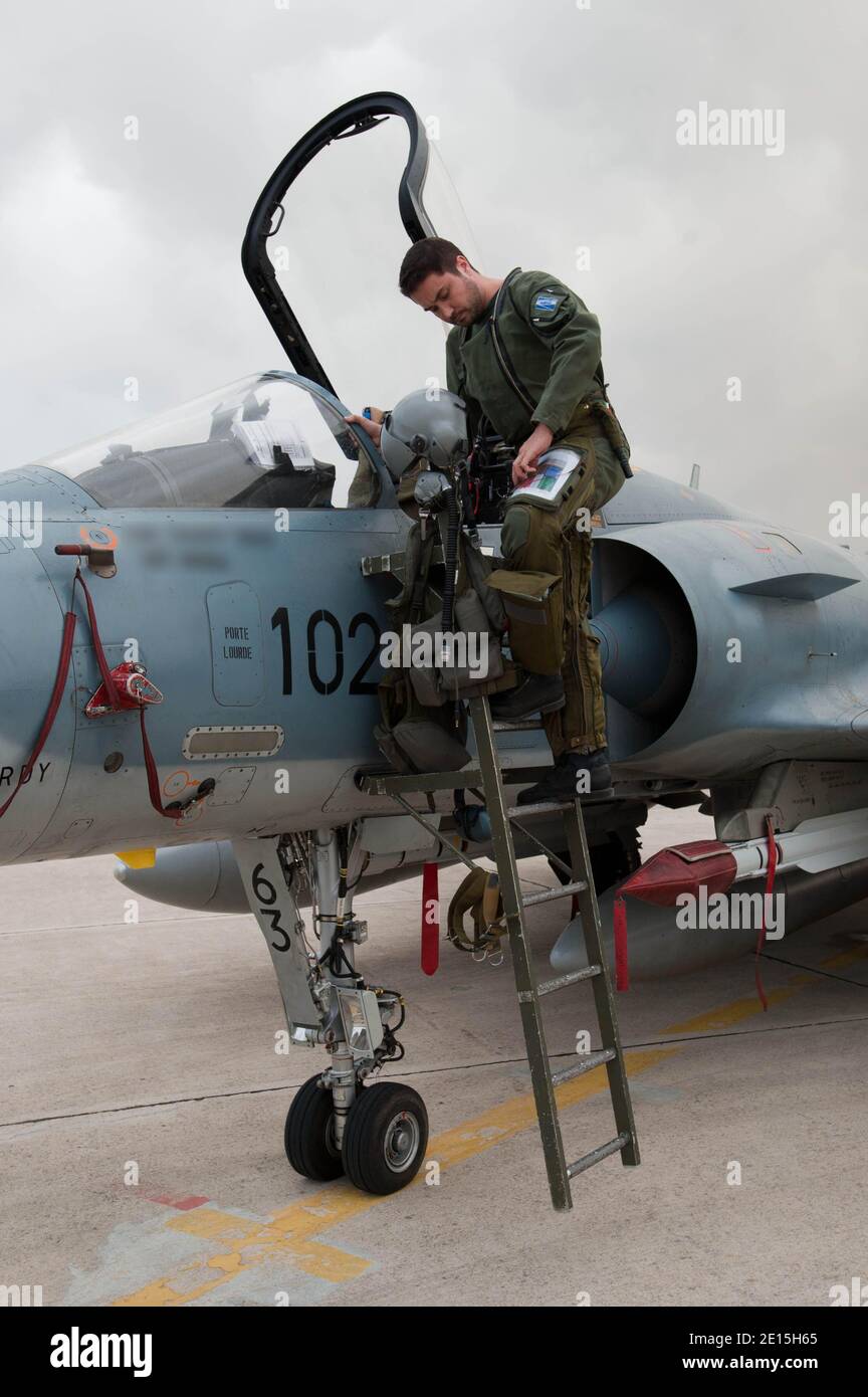 Qatari mirage hi-res stock photography and images - Alamy