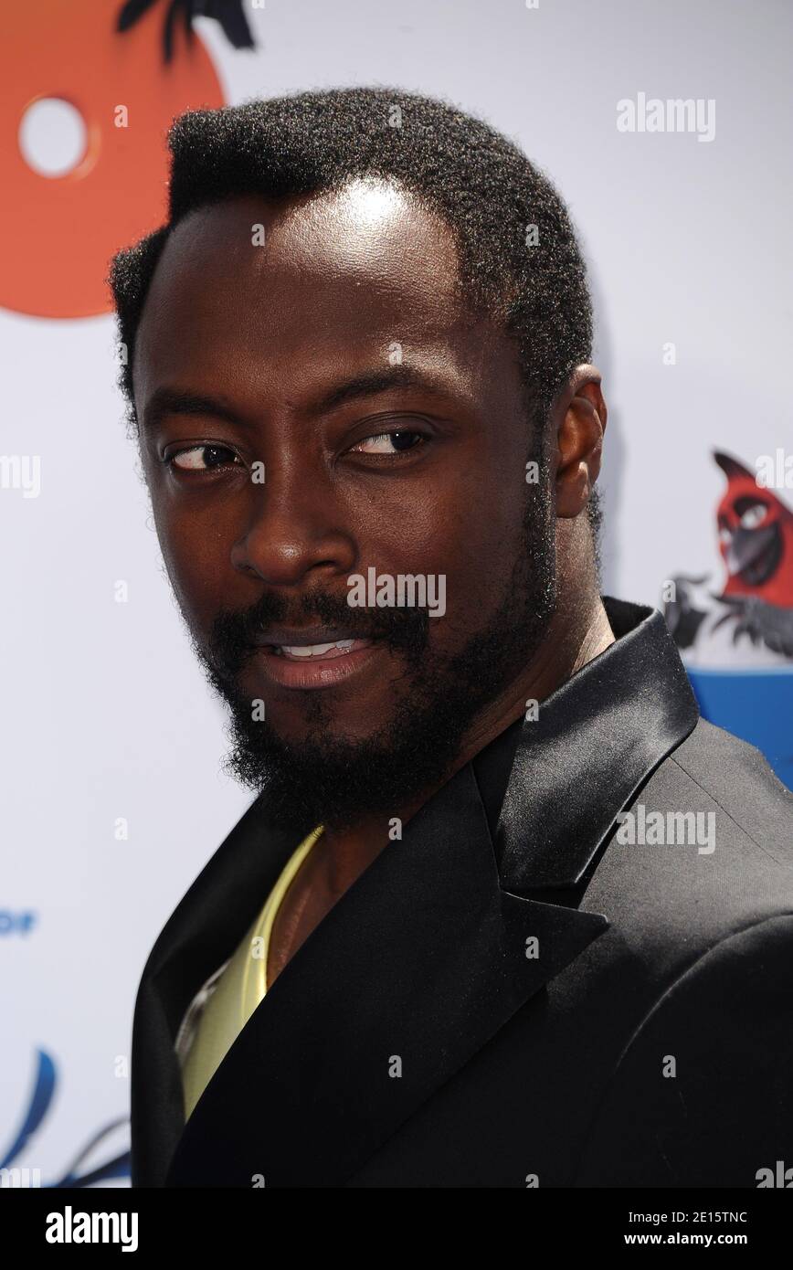 will.i.am of the Black Eyed Peas attends the premiere of 'Rio' at the ...