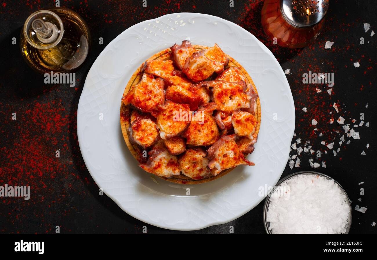 Octopus dish hi-res stock photography and images - Alamy