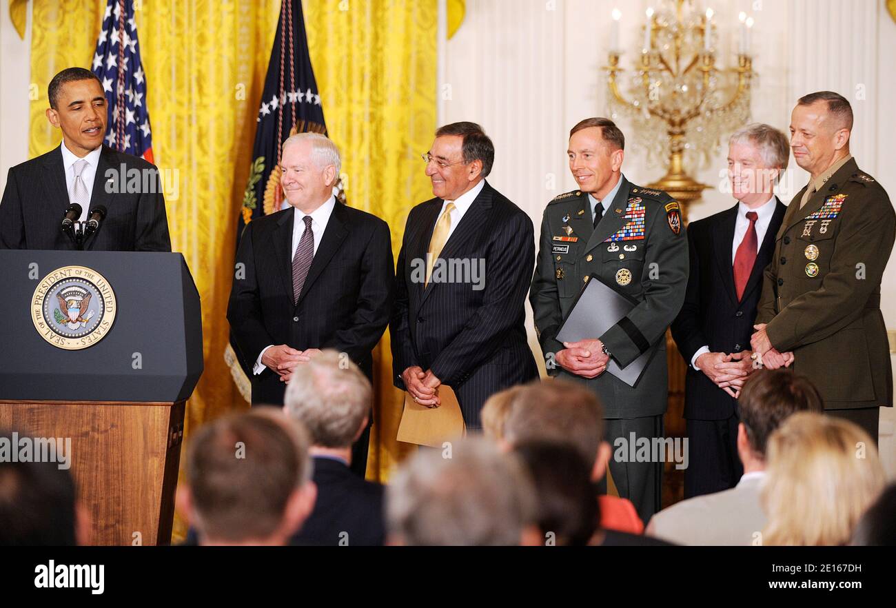 Robert ryan director hi-res stock photography and images - Alamy